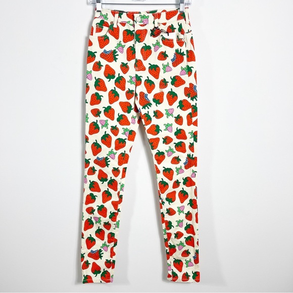Gucci | Jeans | Gucci Strawberry Print Monogram Skinny Jeans Size 24 ...
